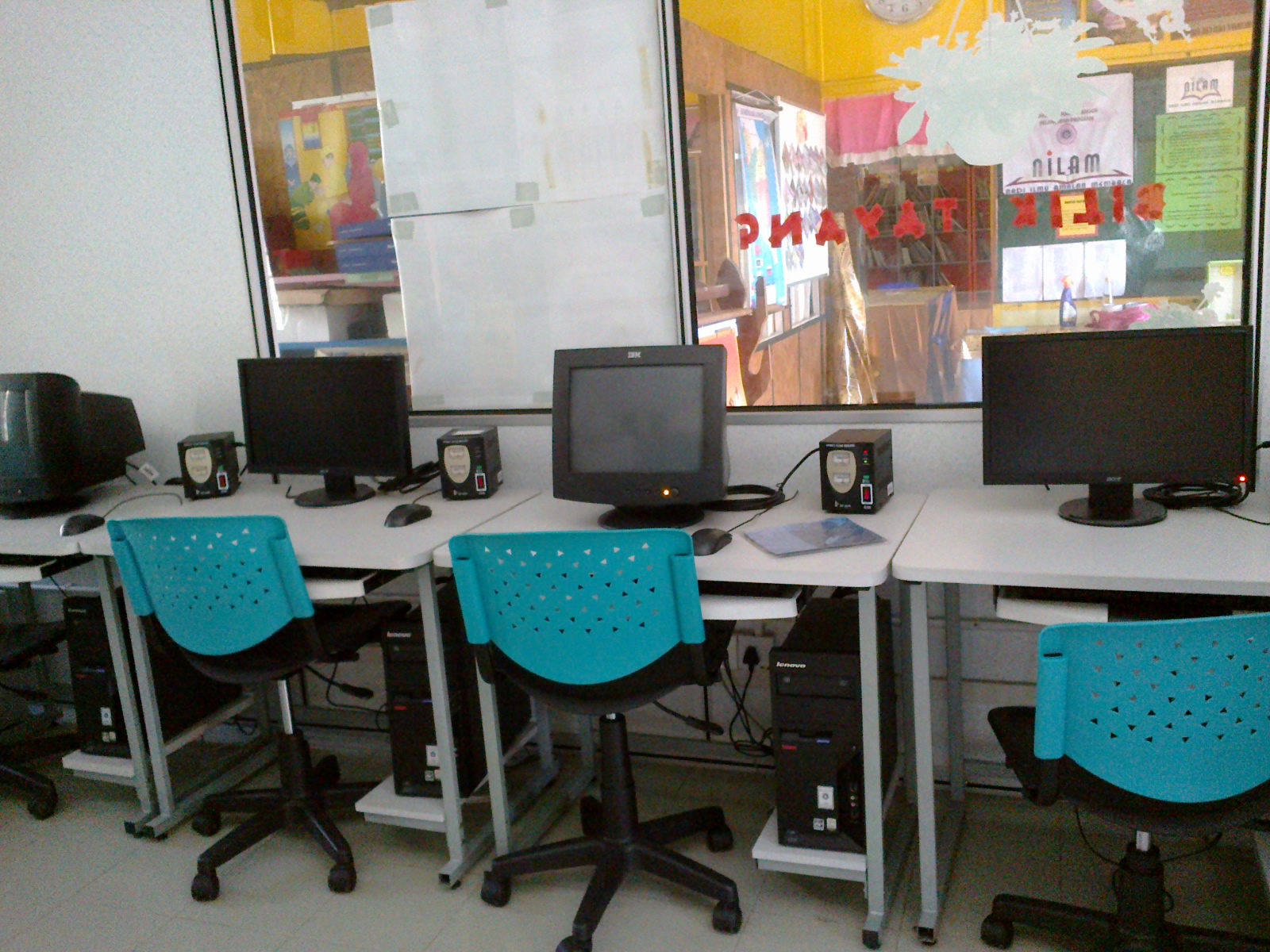 Pusat Sumber Sekolah: Bilik Akses